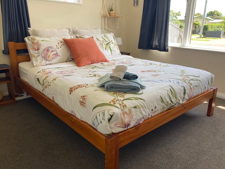 Comfortable Room In Our Peaceful Family Home - Kaiteriteri