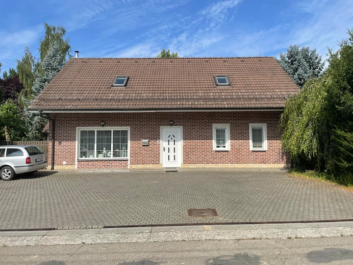 Luxusní Dům V Přírodě, Blízko Zoo Lešná -