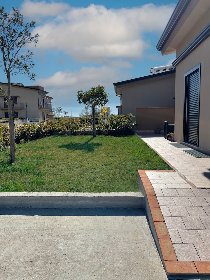 Maison Indépendante Avec Jardin, 2 Salles De Bain - Casal Velino