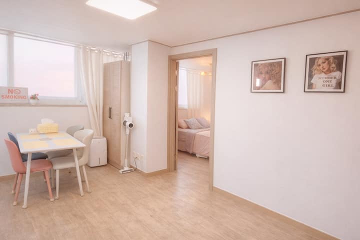 서울역 도보 5분 / 평지 / 명동, 홍대 2정거장 - Seoul