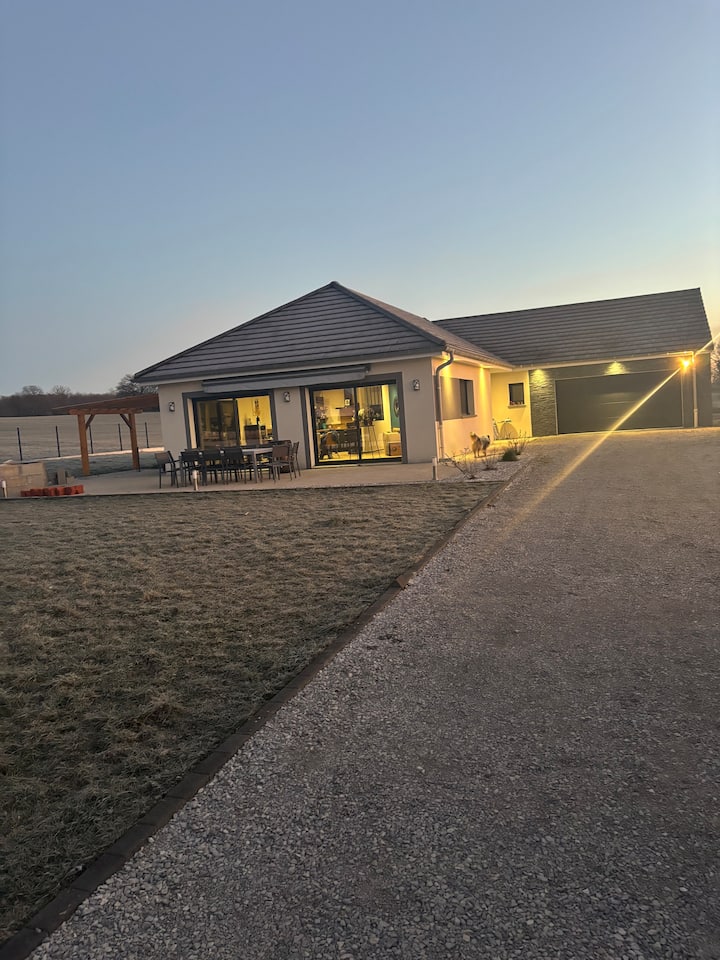Jolie Maison Dans La Campagne - Champagnole