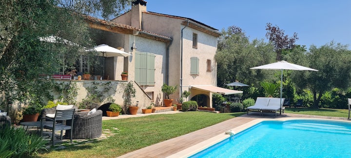 Appartement En Rez-de-jardin D'une Villa - Vence