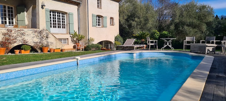 Appartement En Rez-de-jardin D'une Villa - Vence