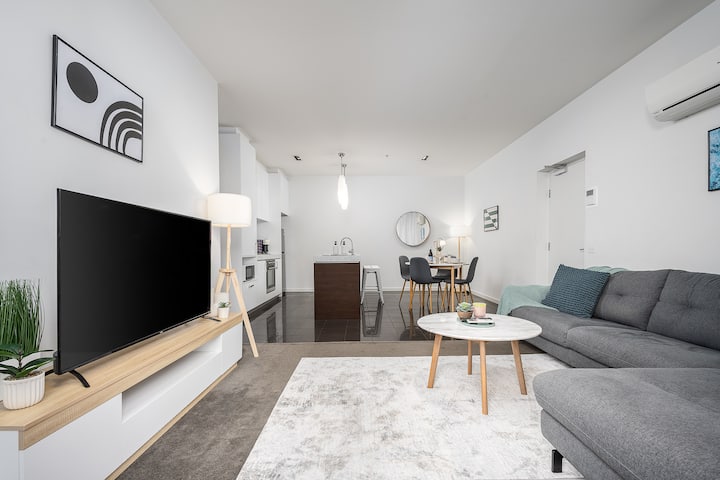 Spacious Apartment W/tennis Court, Pool+ 2 Parking - Melbourne