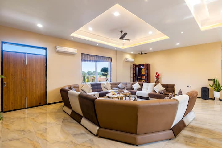 7-bhk Villa With Sit-out, Lounge & Garden - Chomu