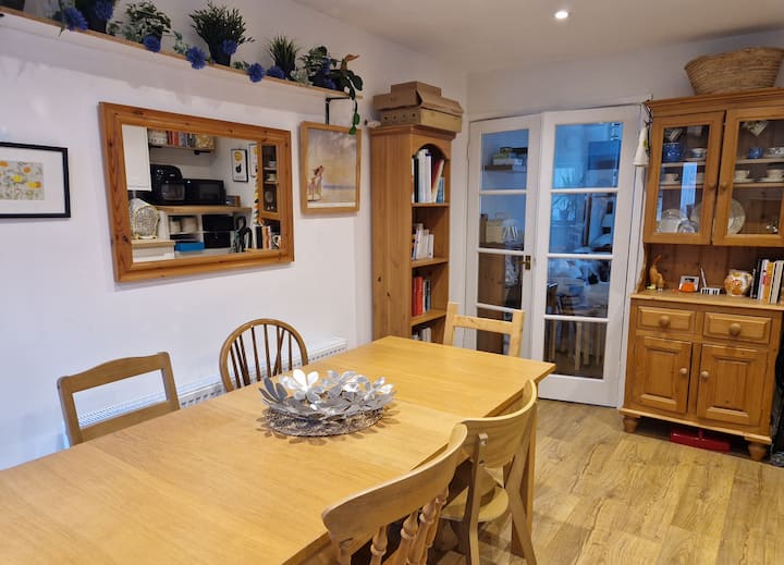 Home From Home In Quiet Area, Close To City Centre - Oxford Castle & Prison