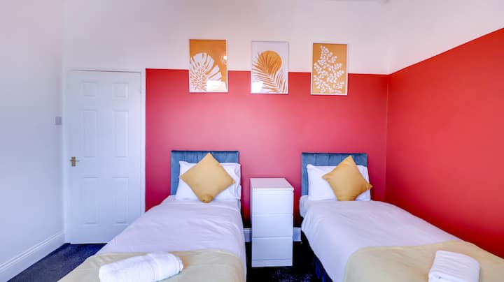 Modern 3br Haven Spacious Stylish & Group-friendly - Gosforth