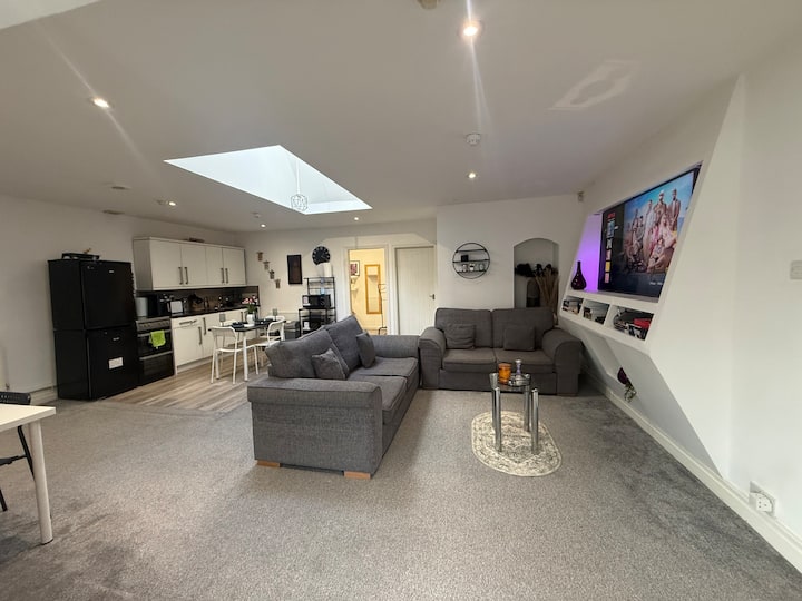 Private 1bed Apartment |Self Check-in Free Parking - Oldham