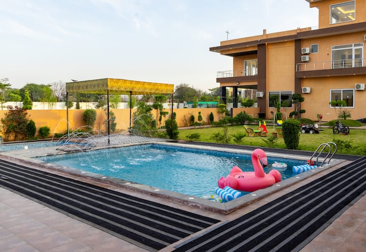 7-bhk Villa - Sit Out Area, Lounge And Garden Area - India