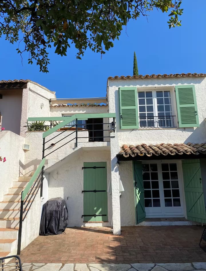 Mazet Dans Un Domaine Privé - Le Plan-de-la-Tour