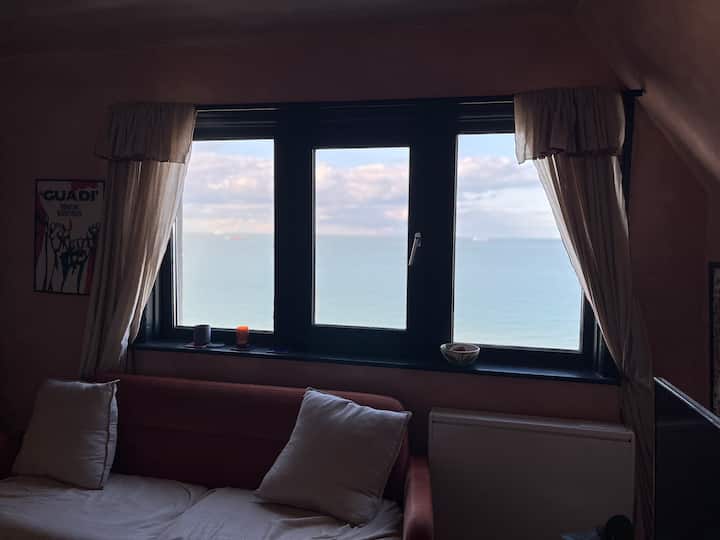 Cosy Seafront Hideaway With Balcony & Sunset Views - Westgate-on-Sea