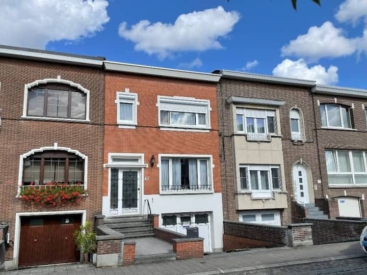 Bemeubelde Woning In Antwerpen Met Garage En Tuin - Antwerpen