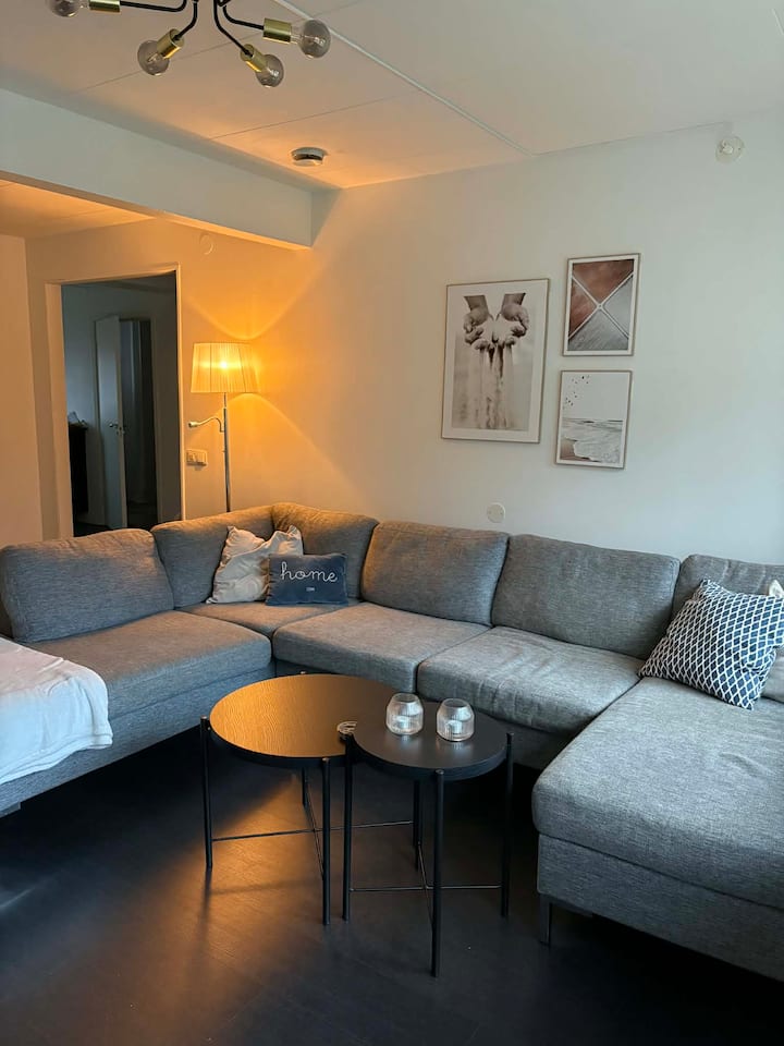 Radhus I Fint Och Familjevänligt Område. - Tyresö