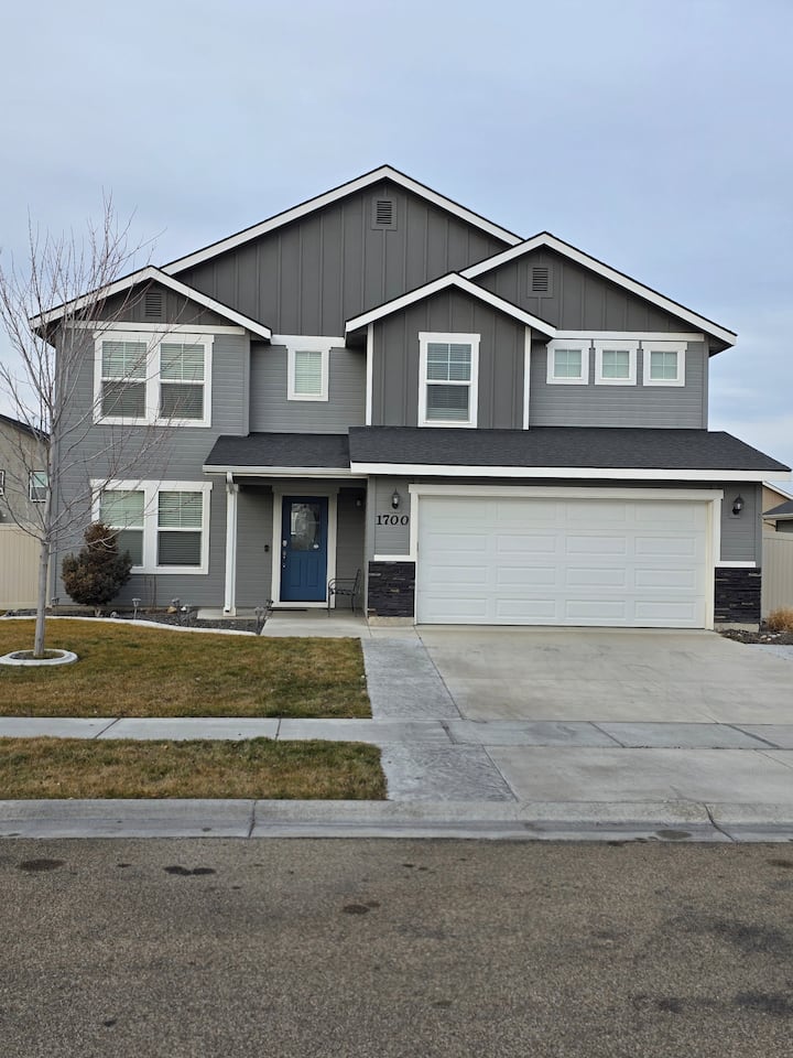 Modern Spacious Home W/ Open Kitchen & Garage - Lake Lowell, ID