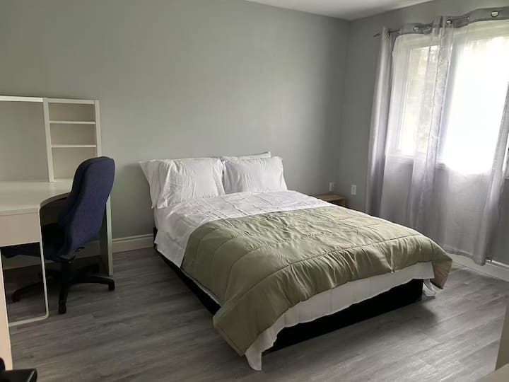 Cozy Retreat | Face Backyard | Minutes From Upei - Charlottetown