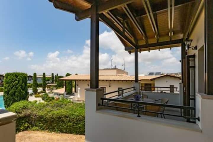 Db11 Adjacent To Aphrodite Hills – Communal Pool - Куклиа