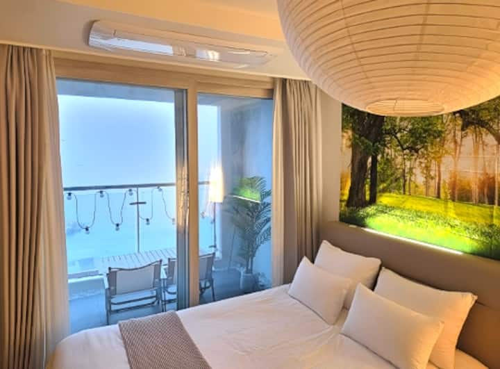 속초 파노라마 풀오션뷰 감성숙소/성시경맛집/맛집투어/등대해변/포차거리/최대3인 - Sokcho-si