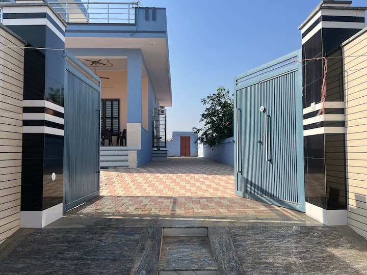 Wake Up To Birds, Fresh Air, And Green Fields. - Neemrana