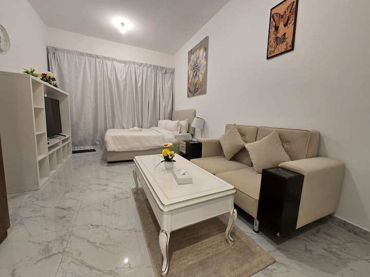 Luxury Studio | Private Parking | Masdar City - Abu Dhabi