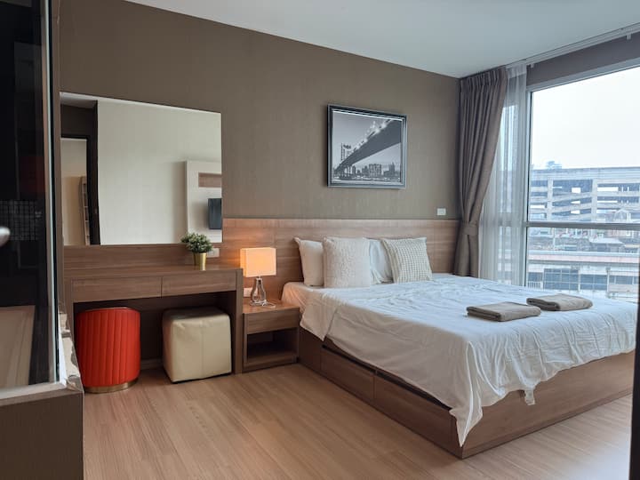 湄南河边低楼层两房两卫近码头Iconsiam商场近朱拉大学近silom距离天铁站两百米月租特价 - Bangkok