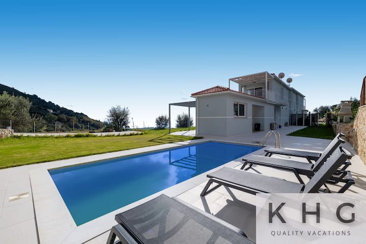 Golden Sun Villa Near Skala With Private Pool #2 - Katelios
