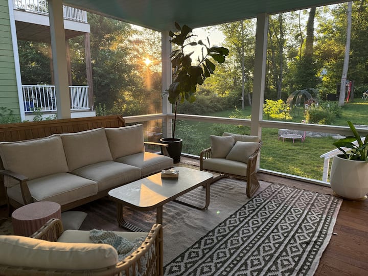 Entire Home In Downtown Cville, Screen Porch - Charlottesville, VA