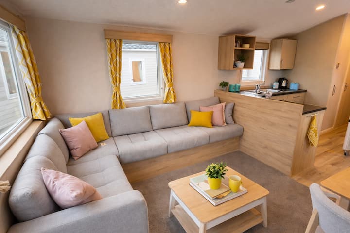 M&b Beach Side Caravan 4 Beds,2 Sofa Bed,7 Sleep - Brightlingsea