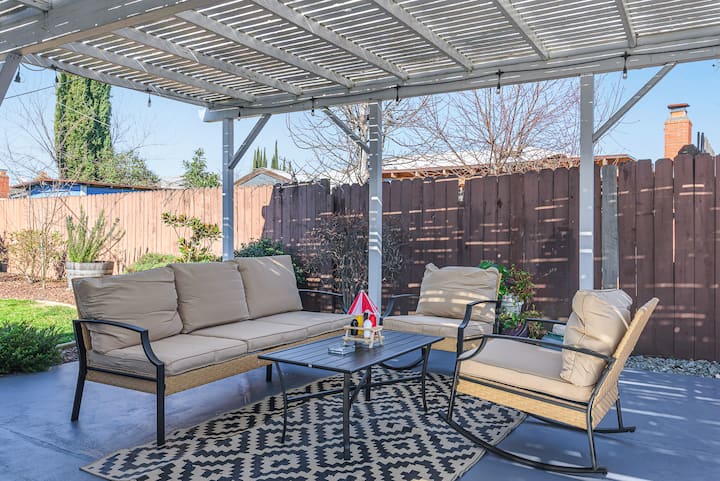 Modern 4br Home | Game Room - Rancho Cordova, CA