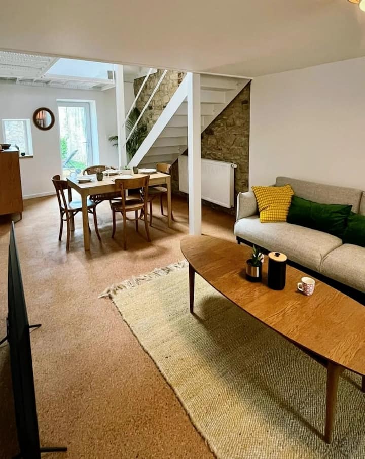 Maison Villageoise Rénovée. 4 Pers. 2 Chambres. - Arlon