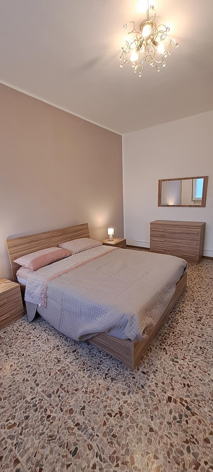 Suite Minimalista A Due Passi Da Centro. - Novara