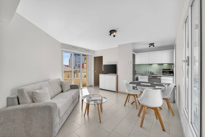 1 Chambre / Ascenseur / Balcon / Proche Du Palais - Cannes