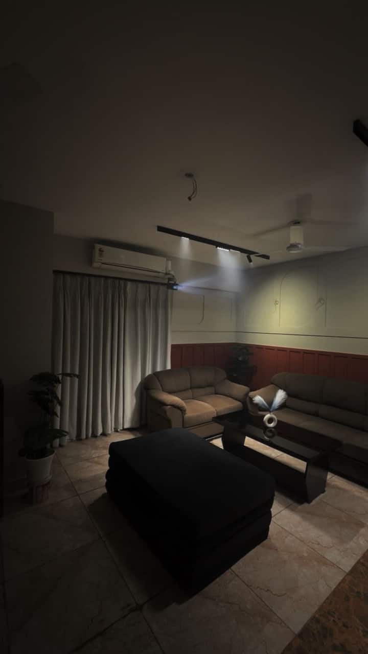4bhk Apartment With Projector And Personal Lift - Ghaziabad