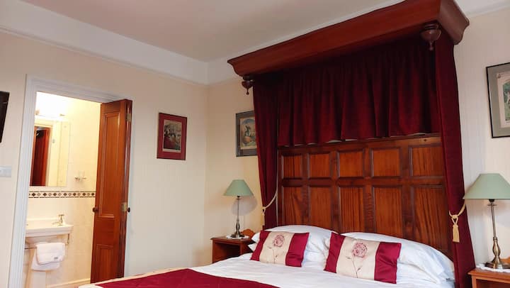 Double Room With Ensuite Shower Room - Banbury