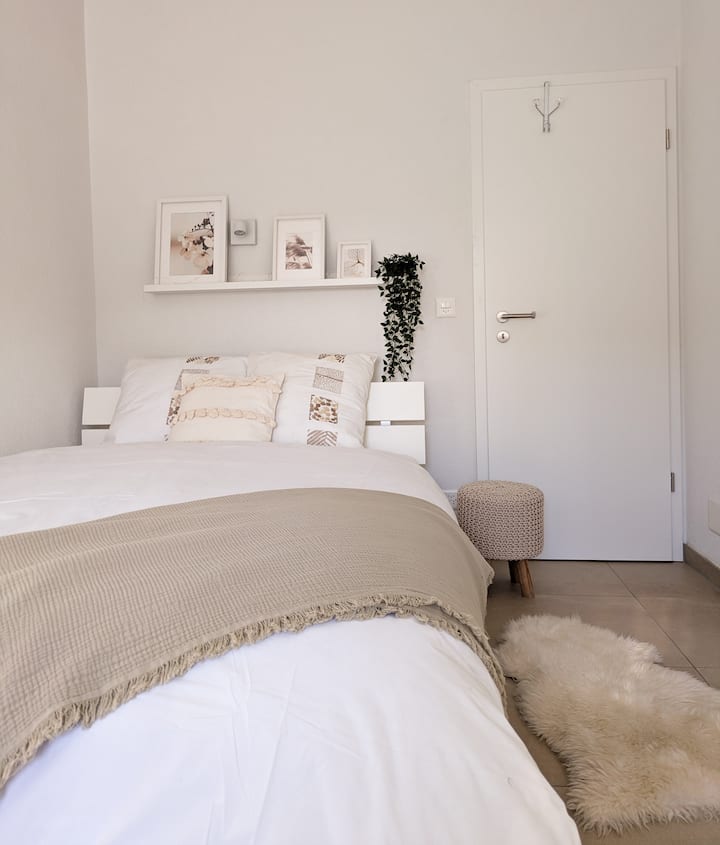 Chambre Avec Salle De Bain Et Entrée Inépendante - Crans-Montana