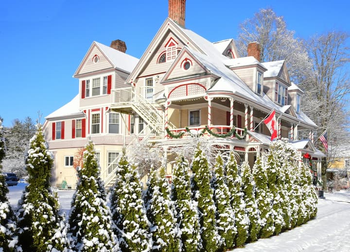 The Berkshire Mountain Inn - Mr. Pope Room - Great Barrington, MA