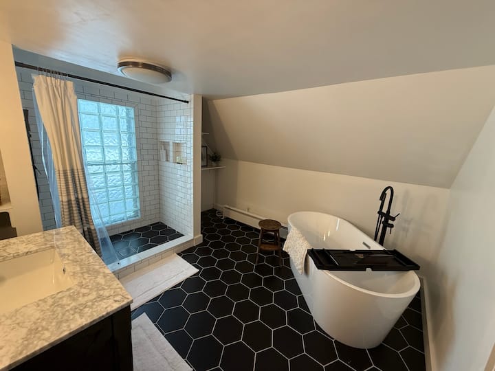 Littleton: Walk To Everything, Adventure All Year - Littleton, NH