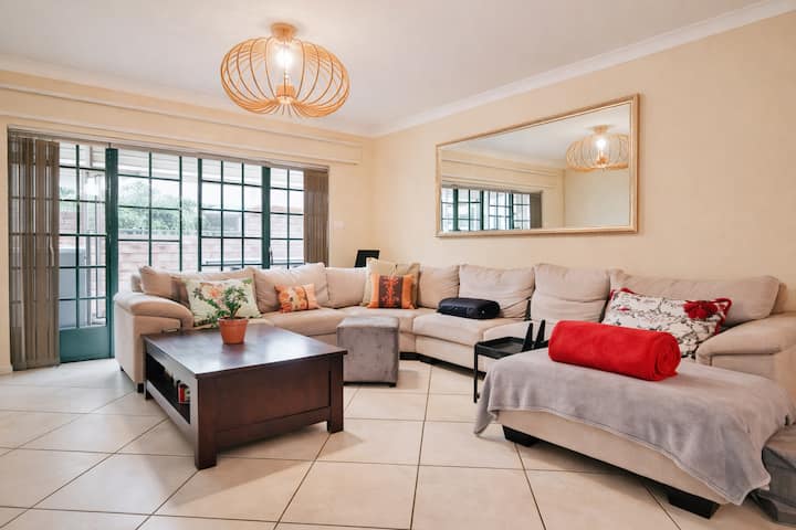 Bright Pet-friendly Home In Lynnwood Glen - Pretoria