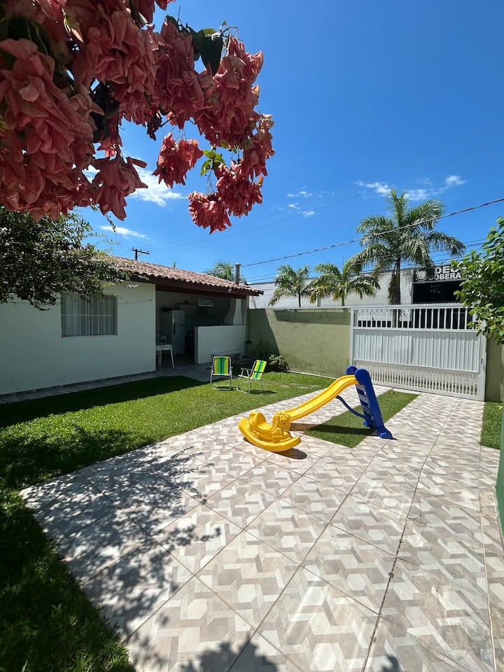 Casinha Perto Da Praia C/ Garagem E Pet Friendly - Caraguatatuba