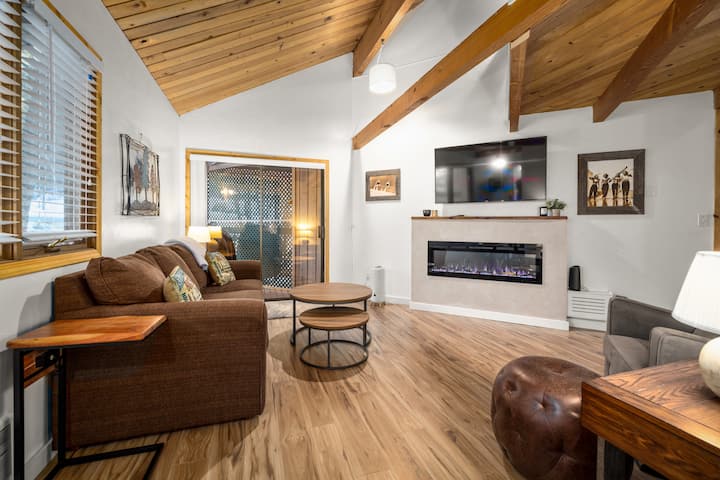 Serene Modern Escape In The Pines By Glacier & Ski - Whitefish, MT