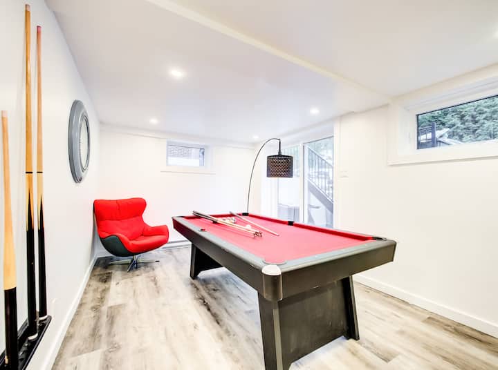 Spacious 4br Family Retreat | Parking & Pool Table - Montreal