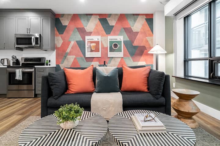 Artful Downtown Toronto Retreat | King Bed| 55" Tv - Toronto