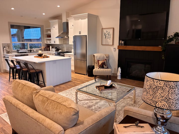 Tay Field House, Near Thunderbird Show Park - Aldergrove