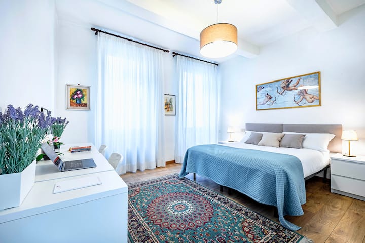 Verdi 2br Santa Croce | Elevator | Walk To Duomo - Florence