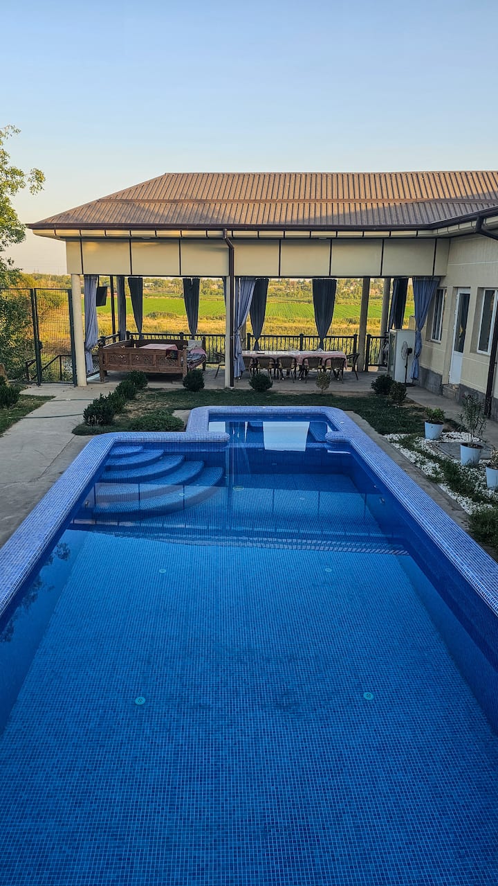 Загородная вилла на берегу реки - Uzbekistán