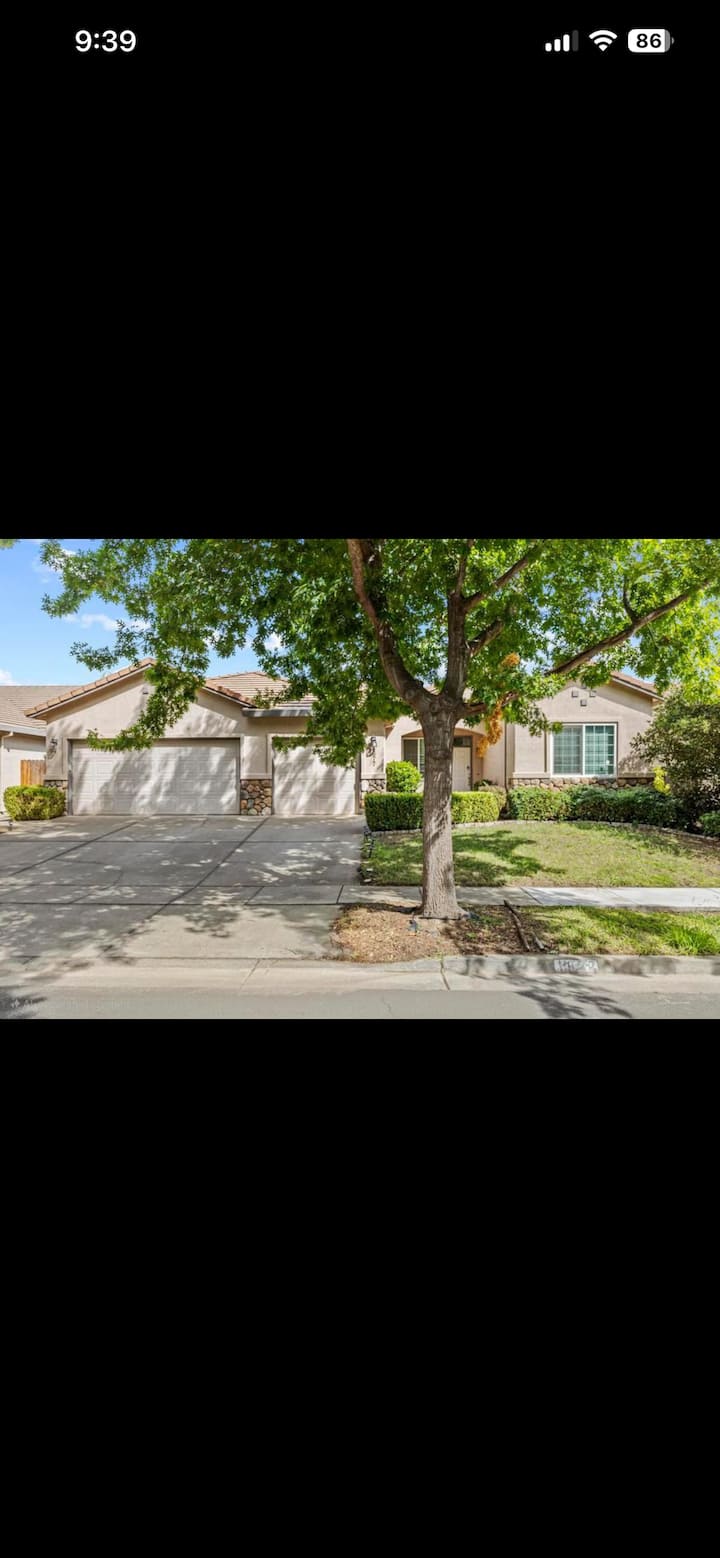 Cozy 5-bed Haven Near Regency Park – Yuba City - Yuba City, CA
