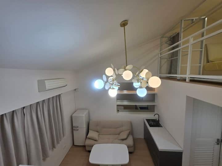 樓中樓溫馨安靜套房／龍山寺站步行5分鐘／100吋投影電視／yoybike／近西門町／ 1-3人 - 루저우 구