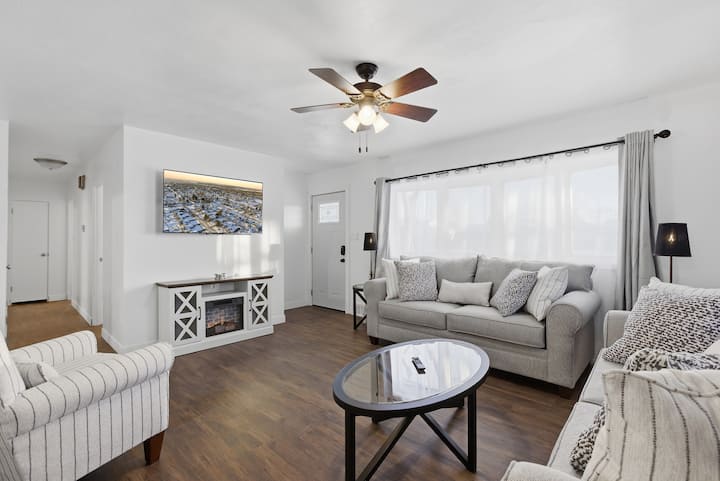 Relaxing 3br Home Near Downtown Lockport - Joliet, IL