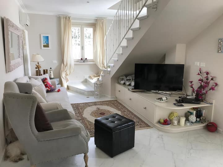 Elegant Villa Centrally Located - Massa