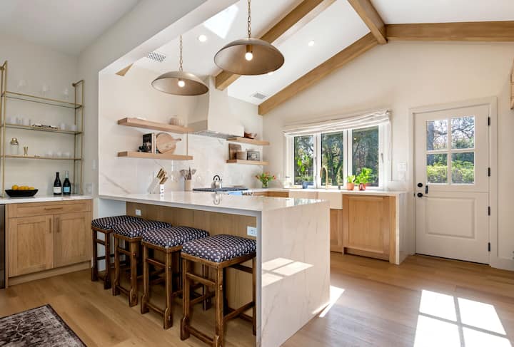 New Bungalow! Walk To Beach, Amazing Outdoor Space - Montecito, CA