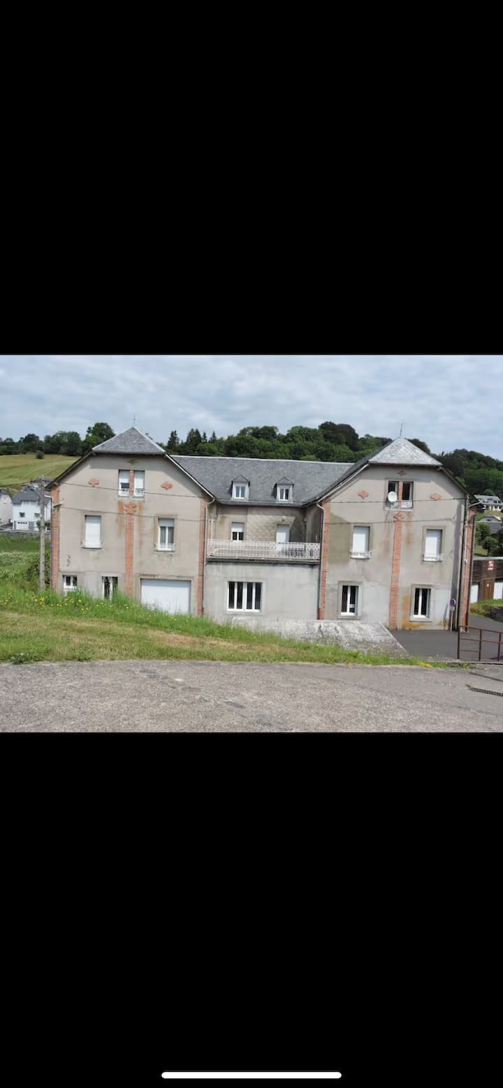 Appartement Spacieux, Plus De 100m 2 - Chastreix